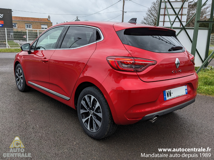 Livraison de la Renault Clio 5 Techno 1.0 TCe 90 neuve de Monsieur et ...