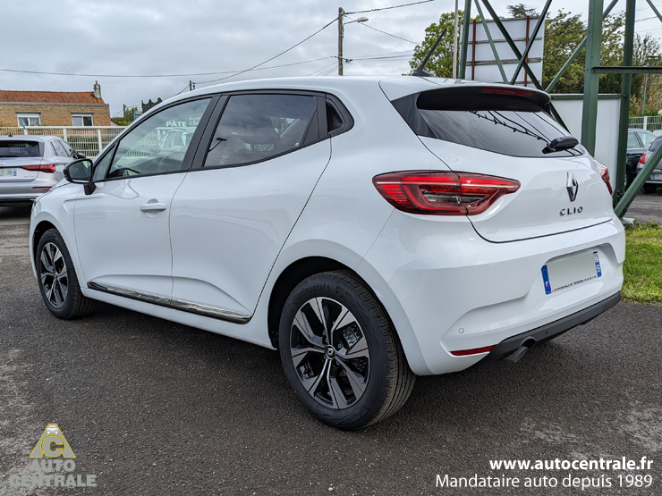 Livraison de la Renault Clio 5 Evolution 1.0 TCe 90 neuve de Monsieur ...