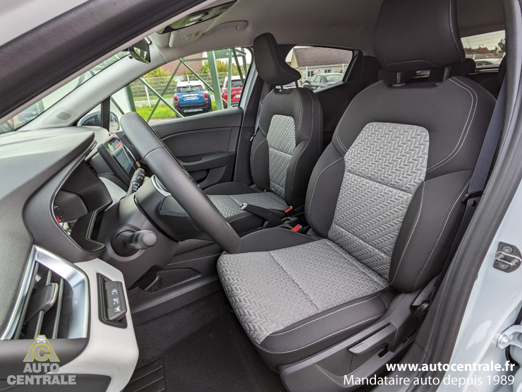 Livraison de la Renault Clio 5 Evolution 1.0 TCe 90 neuve de Monsieur ...